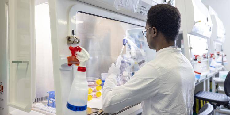 Laboratory accidents and biocontainment breaches | Causes of laboratory ...